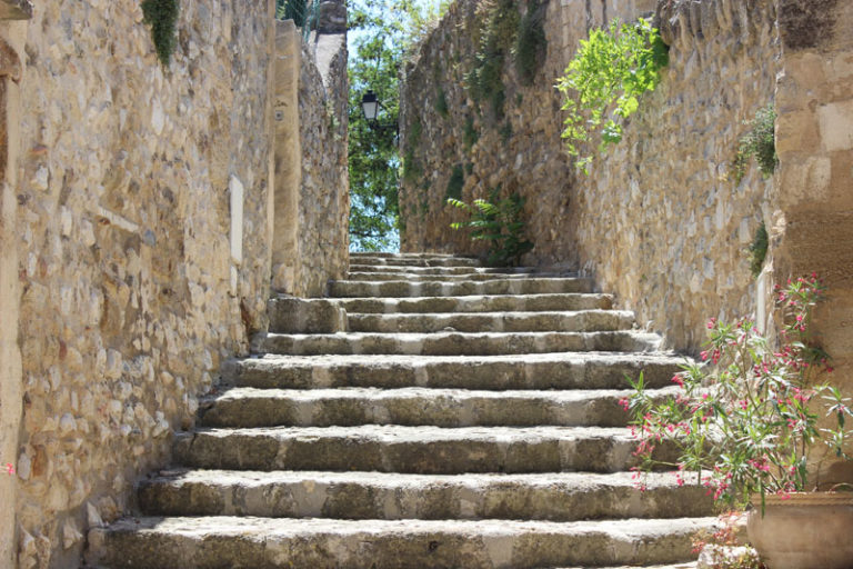 Le village de Robion dans le Luberon - Provence Home