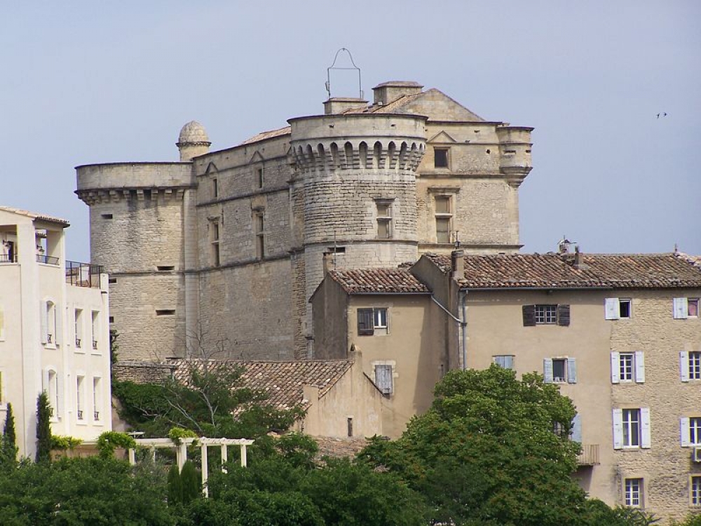 Zoom sur le Château de Gordes - Provence Home
