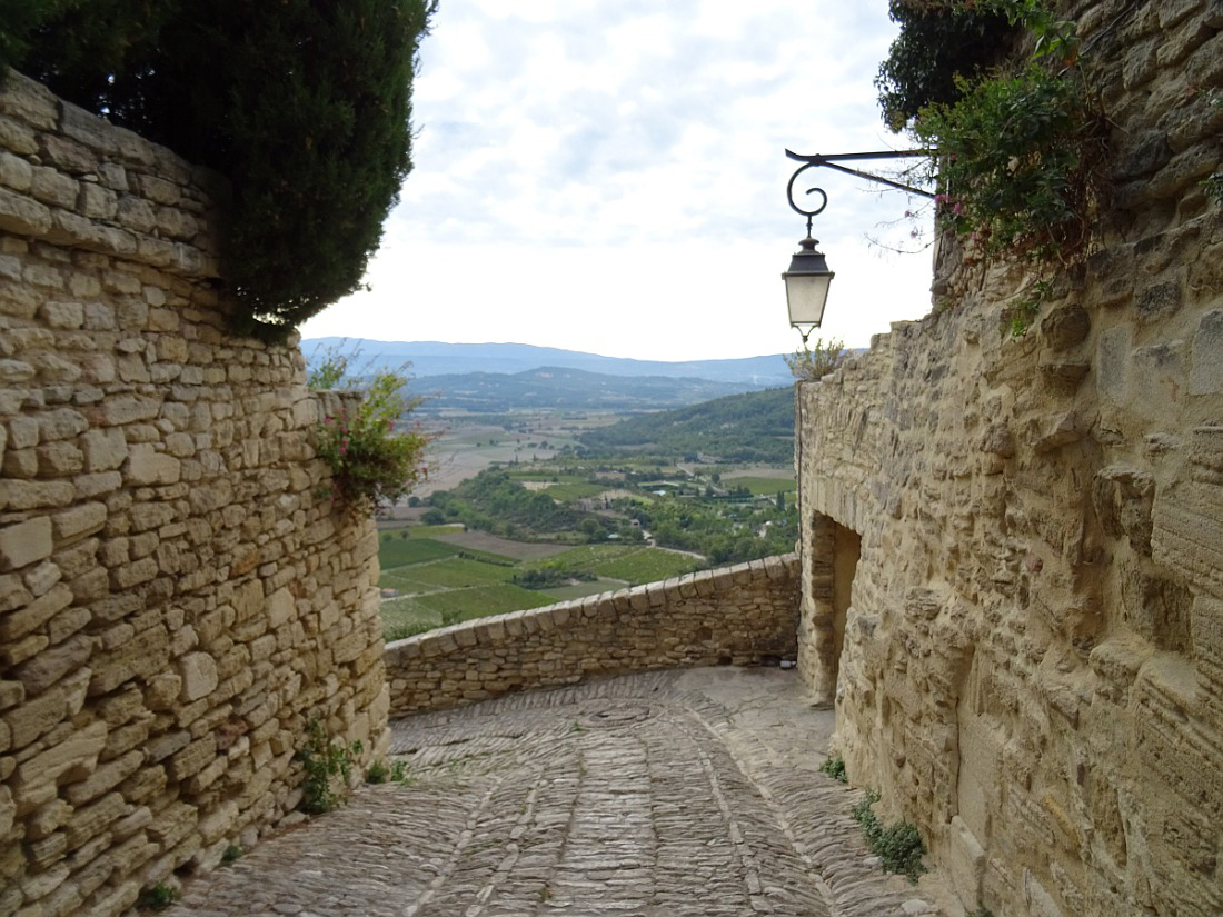 Les calades au cœur des villages du Luberon - Provence Home